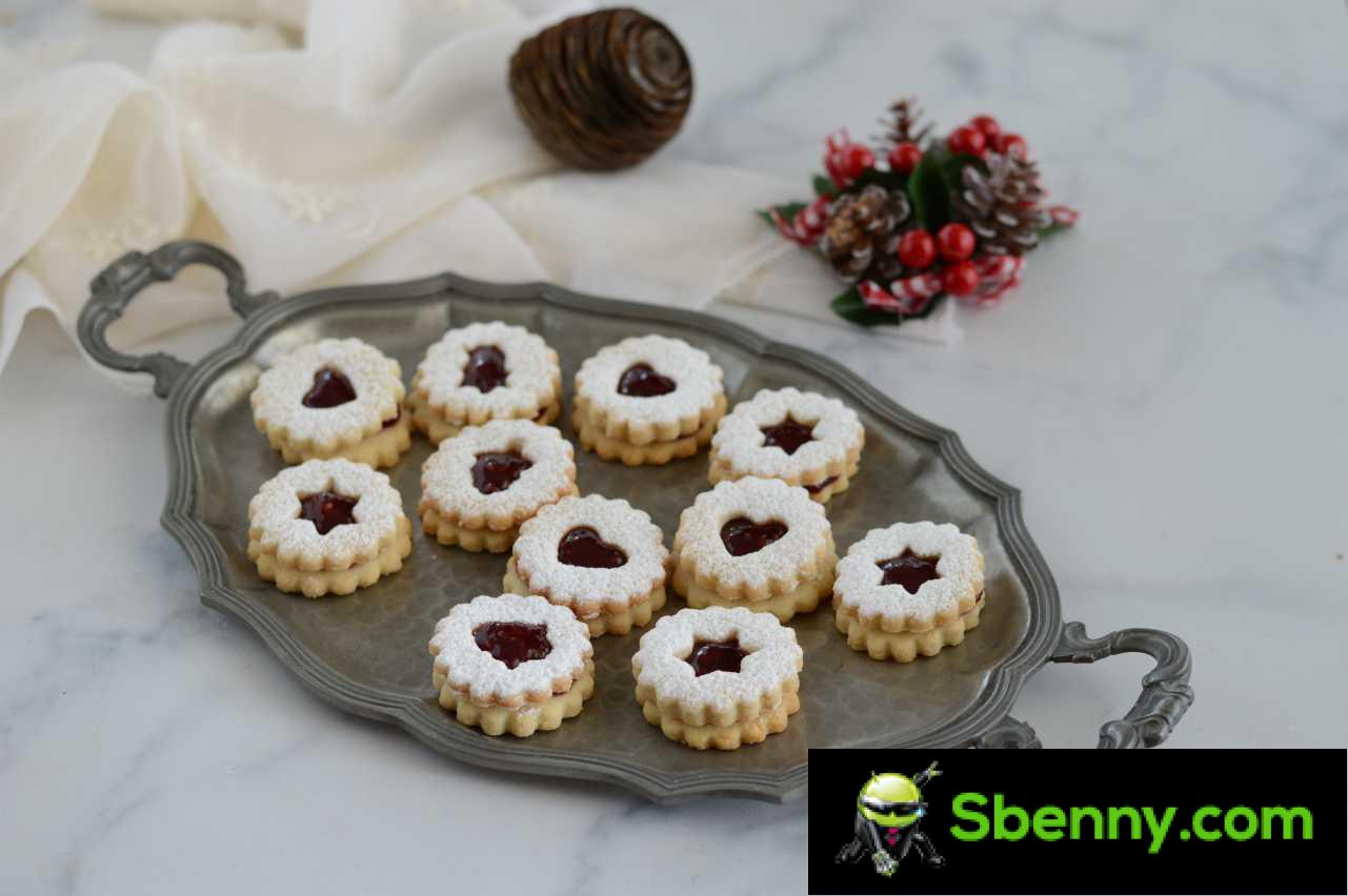 Linzer biscuits: a classic of the Austrian Christmas tradition - Sbenny ...